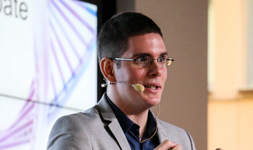 Óscar Flores | Innovators Under 35